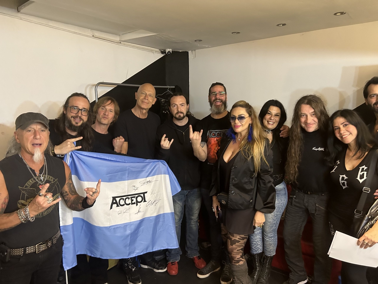 Meets Archive - Accept